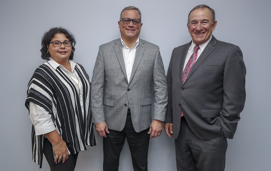 Brenda Cardona de FRM, Alberto Cabrer y Manolo Cidre de FHP #1 - Placeres