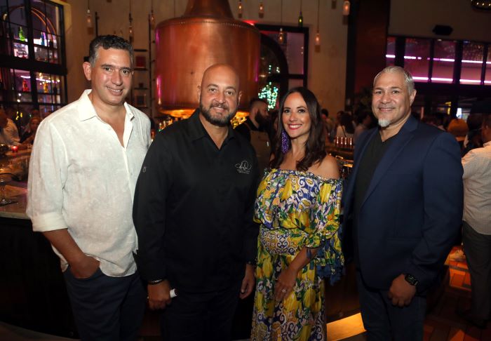 Primer Aniversario La Central by Mario Pagán - Placeres