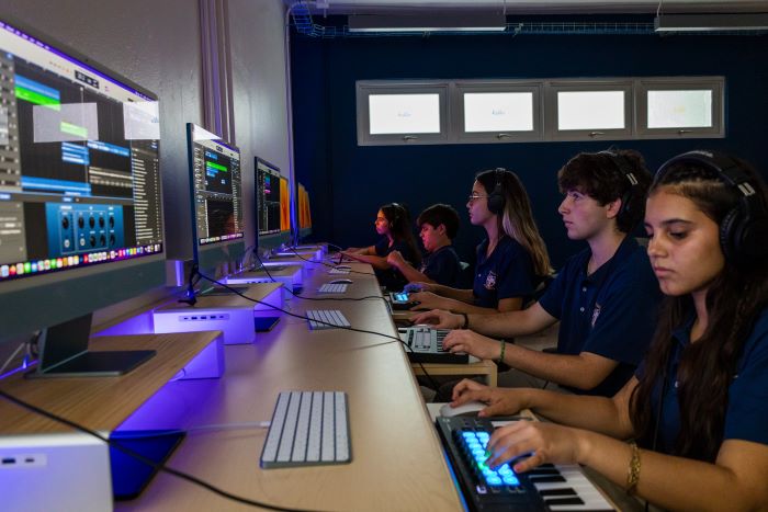 Convocatoria Programa de Becas Robinson School - Placeres