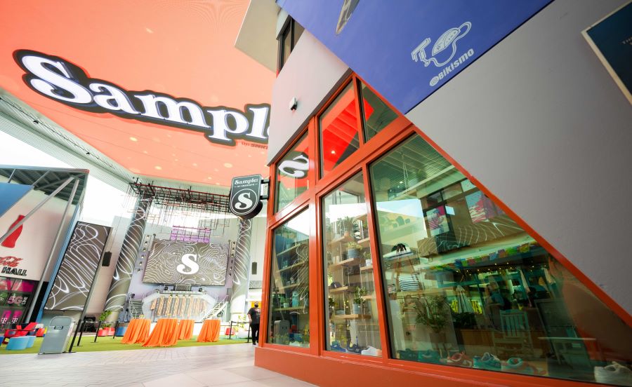 sample: primera tienda de DISTRITO T-Mobile - Placeres